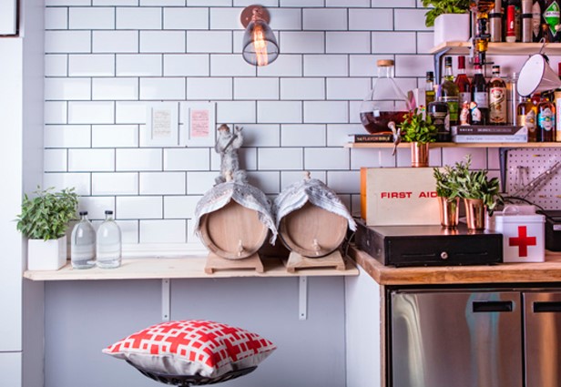 First Aid Box - Un Bar con Mood de Hospital