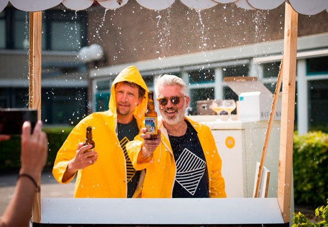 Emprendedores reutilizan agua de lluvia para preparar cerveza artesanal