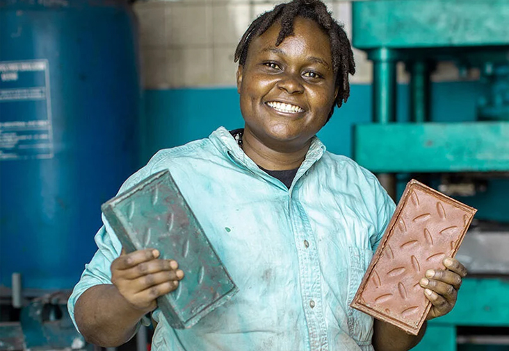 Gjenge Makers - La Startup Keniana que Transforma Plásticos en Ladrillos