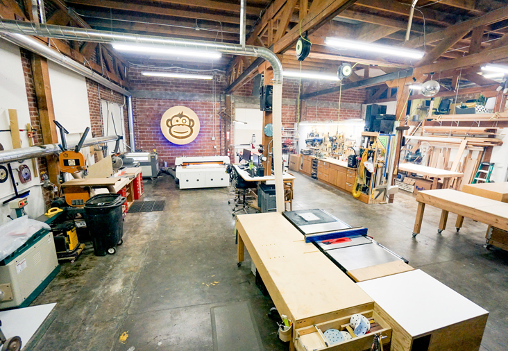 Tinkering Monkey - Un Taller Creando Geniales Letreros de Madera para Comercios