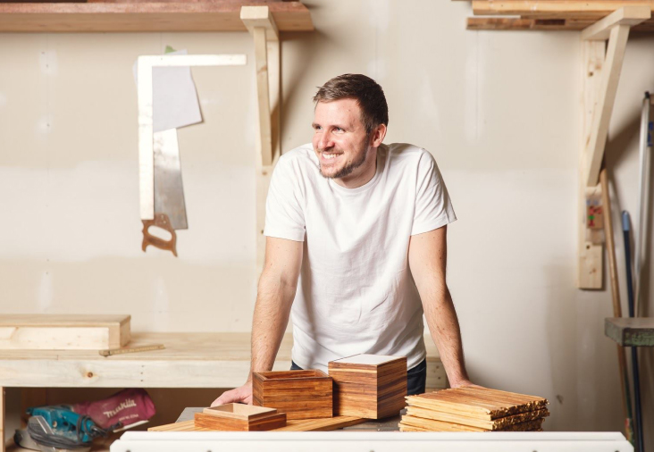 Felix Bock - El Emprendedor que crea Muebles con Palillos de Sushi