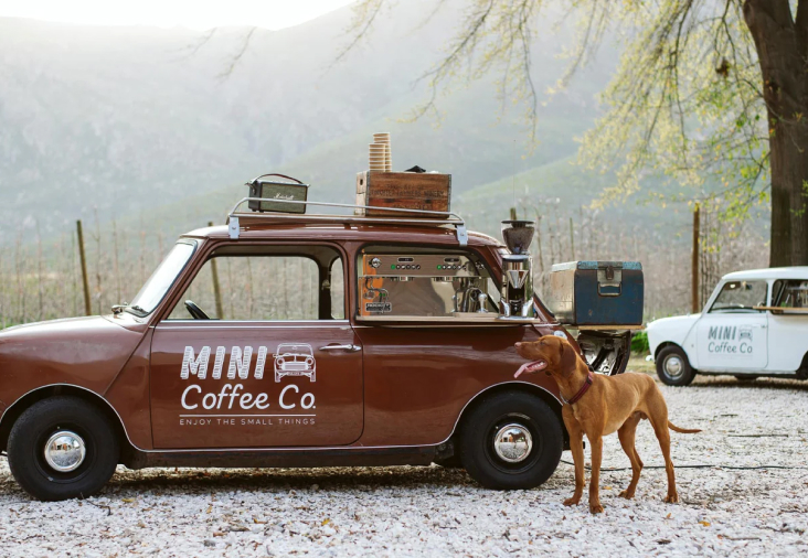 Transformando Mini Coopers en cafeterías móviles, ¡mira este negocio!