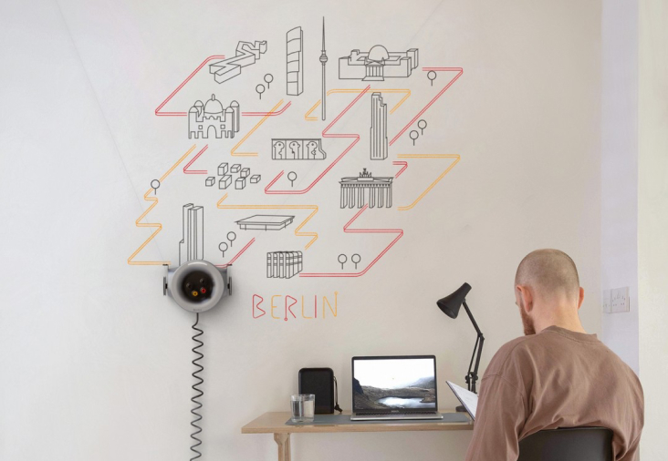 El robot de escritura que convierte cualquier pared en pizarra interactiva