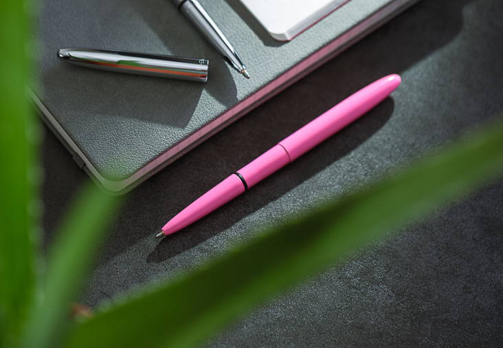 Descubre la pluma que escribe en cualquier ángulo y superficie