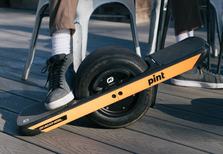 Onewheel: Conoce las patinetas eléctricas de una sola rueda