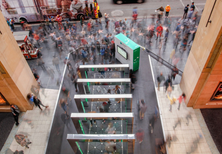 Pavegen: Convirtiendo la energía del paso de los peatones en electricidad