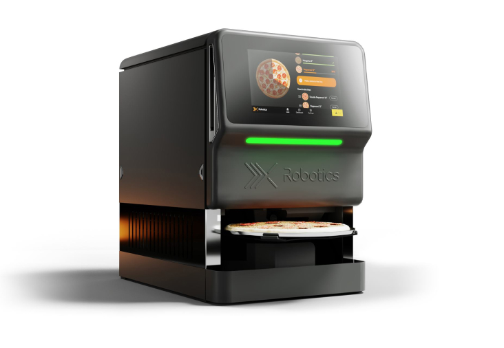 Los emprendedores que crearon el robot que hace pizzas en minutos
