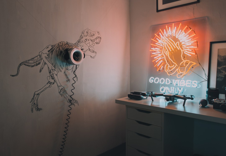 El robot de escritura que convierte cualquier pared en pizarra interactiva