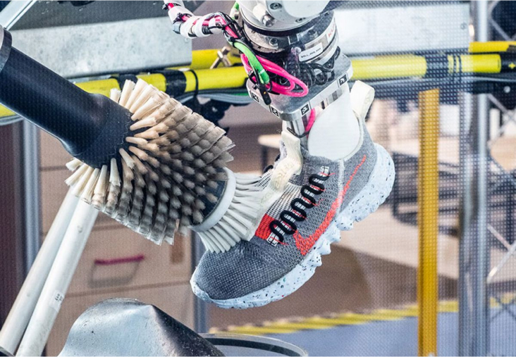 La nueva tecnología de Nike: Un robot reparador de calzado