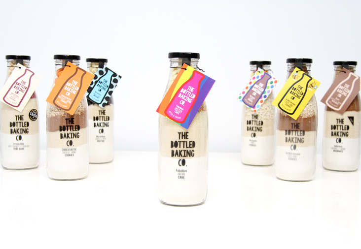 Brownies, galletas y pasteles en botellas de vidrio, ¡mira este negocio!
