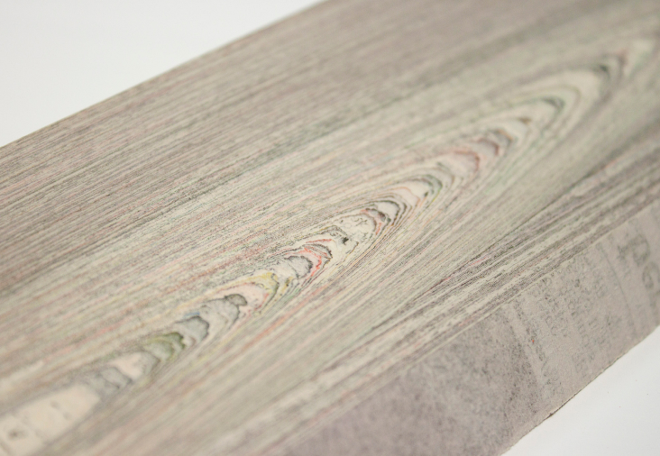 NewspaperWood, papel periódico convertido en madera